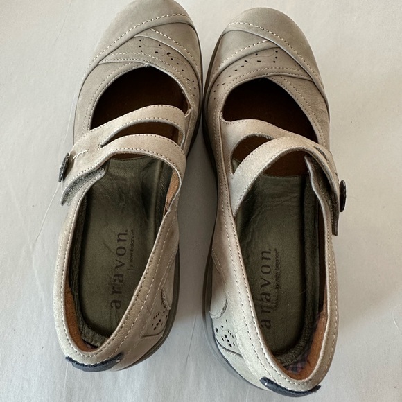 Aravon | Shoes | Aravon By New Balance Leather Tan Stridarc Mary Janes ...